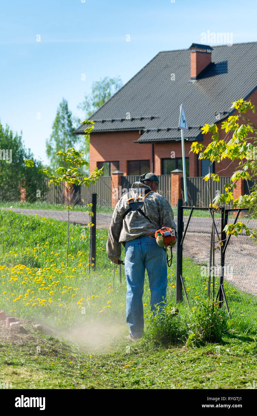 Manual lawn mower hi-res stock photography and images - Alamy