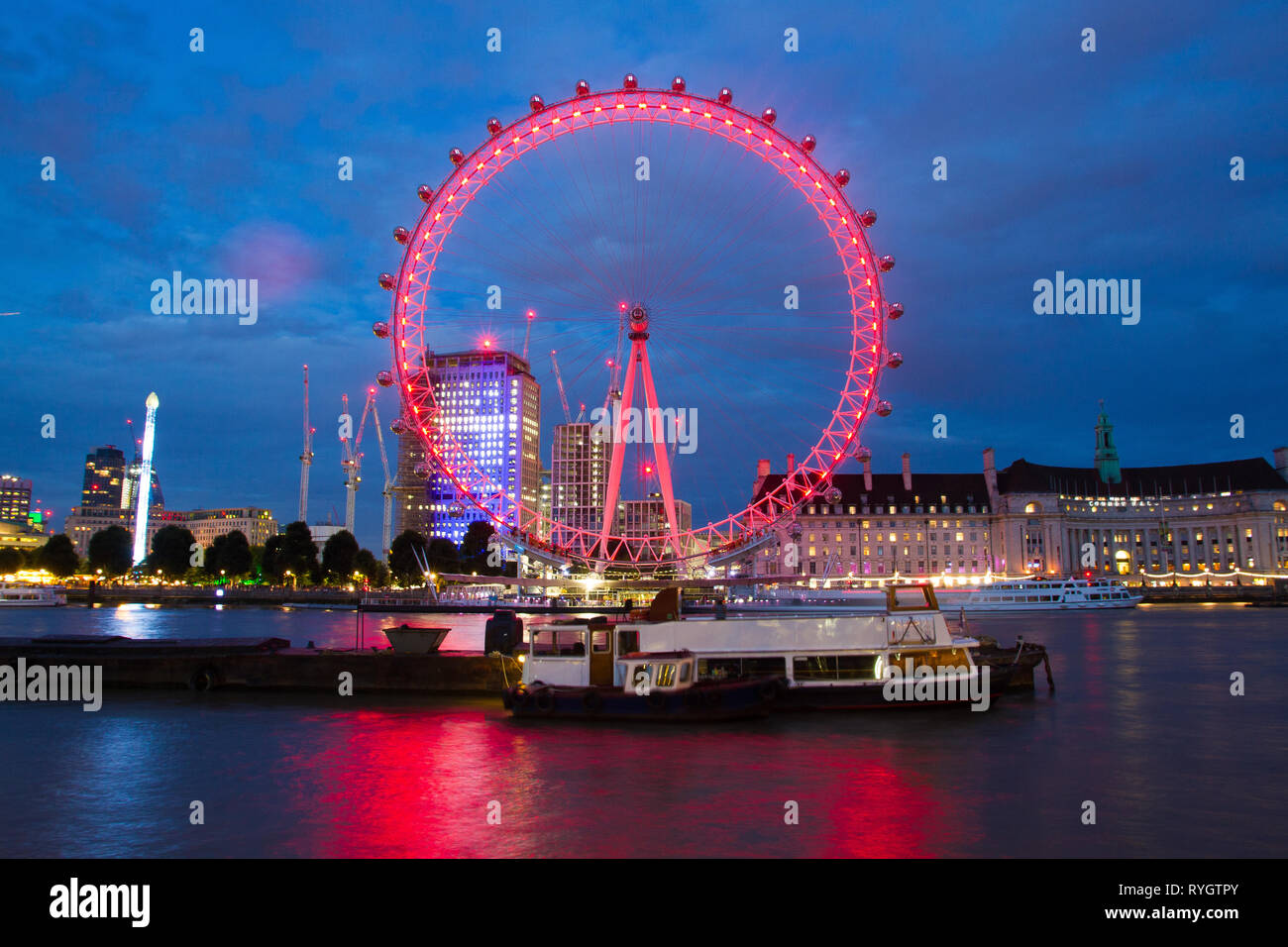 A night view of the famous London's eye Stock Photo - Alamy