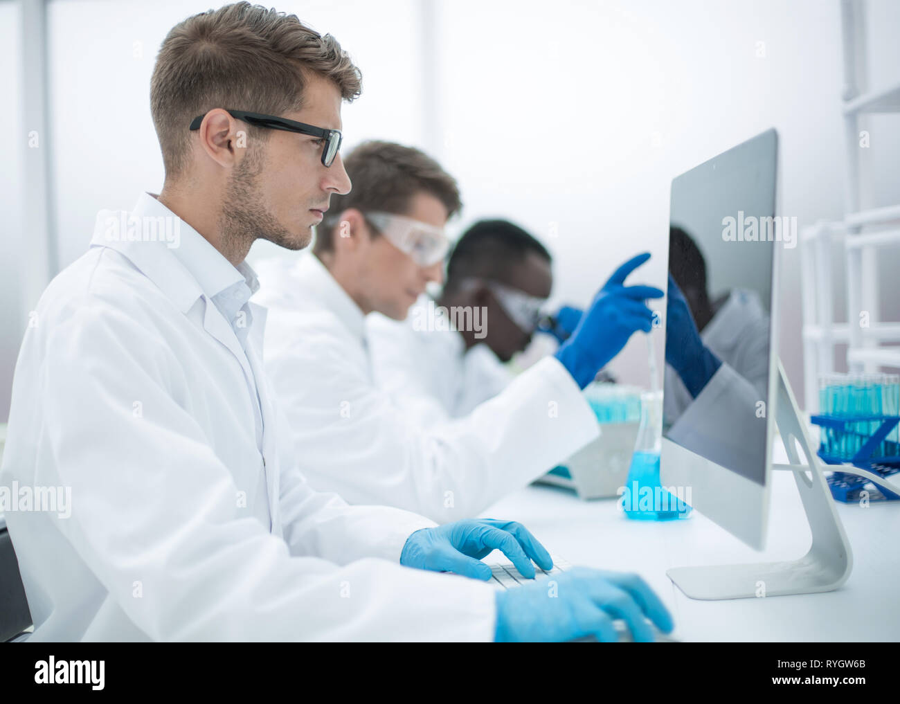 group of scientists conduct laboratory studies Stock Photo - Alamy