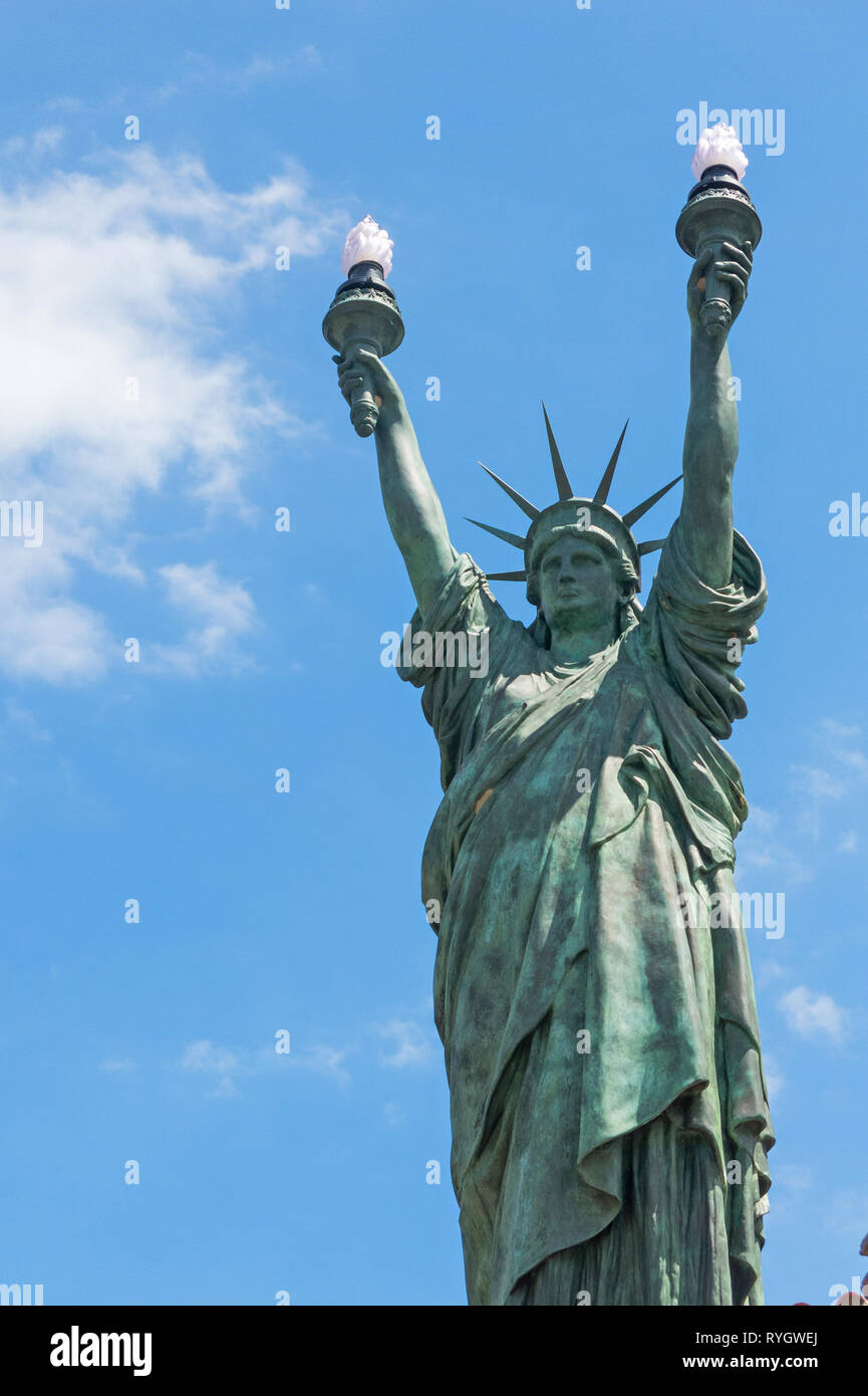 CADAQUES, SPAIN - JUNE 29, 2017: Statue of liberty, bronze. Sculpture ...