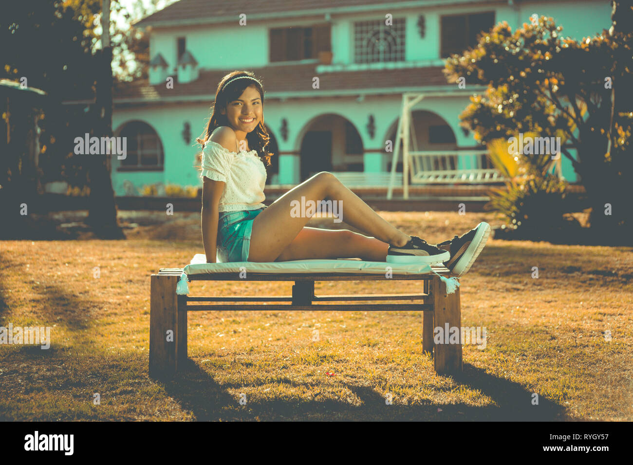 Girl modeling by tree hi-res stock photography and images - Alamy