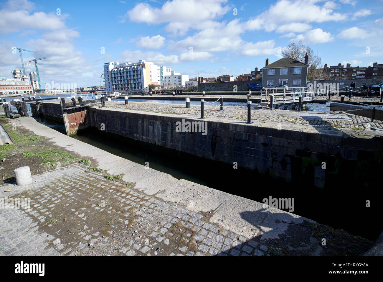Canals in ireland hi-res stock photography and images - Alamy