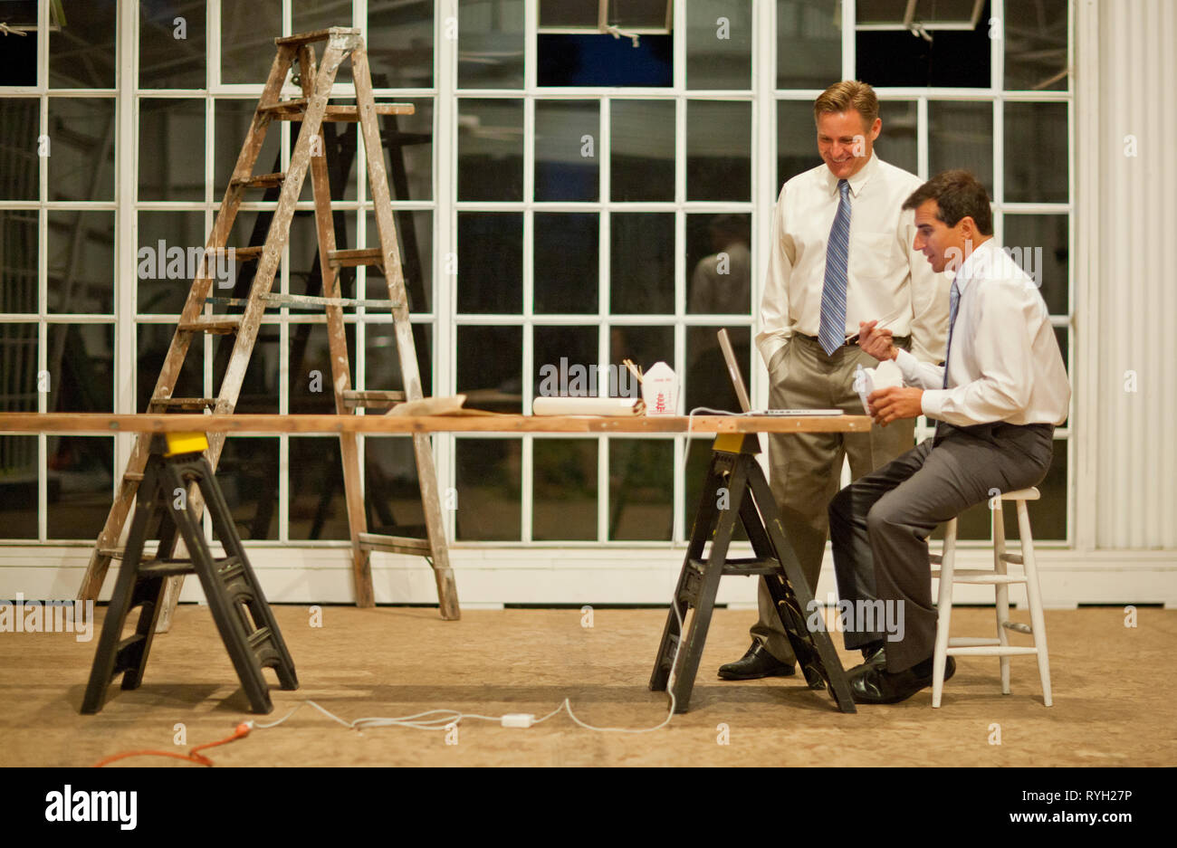 Two chinese workers on construction hi-res stock photography and images ...