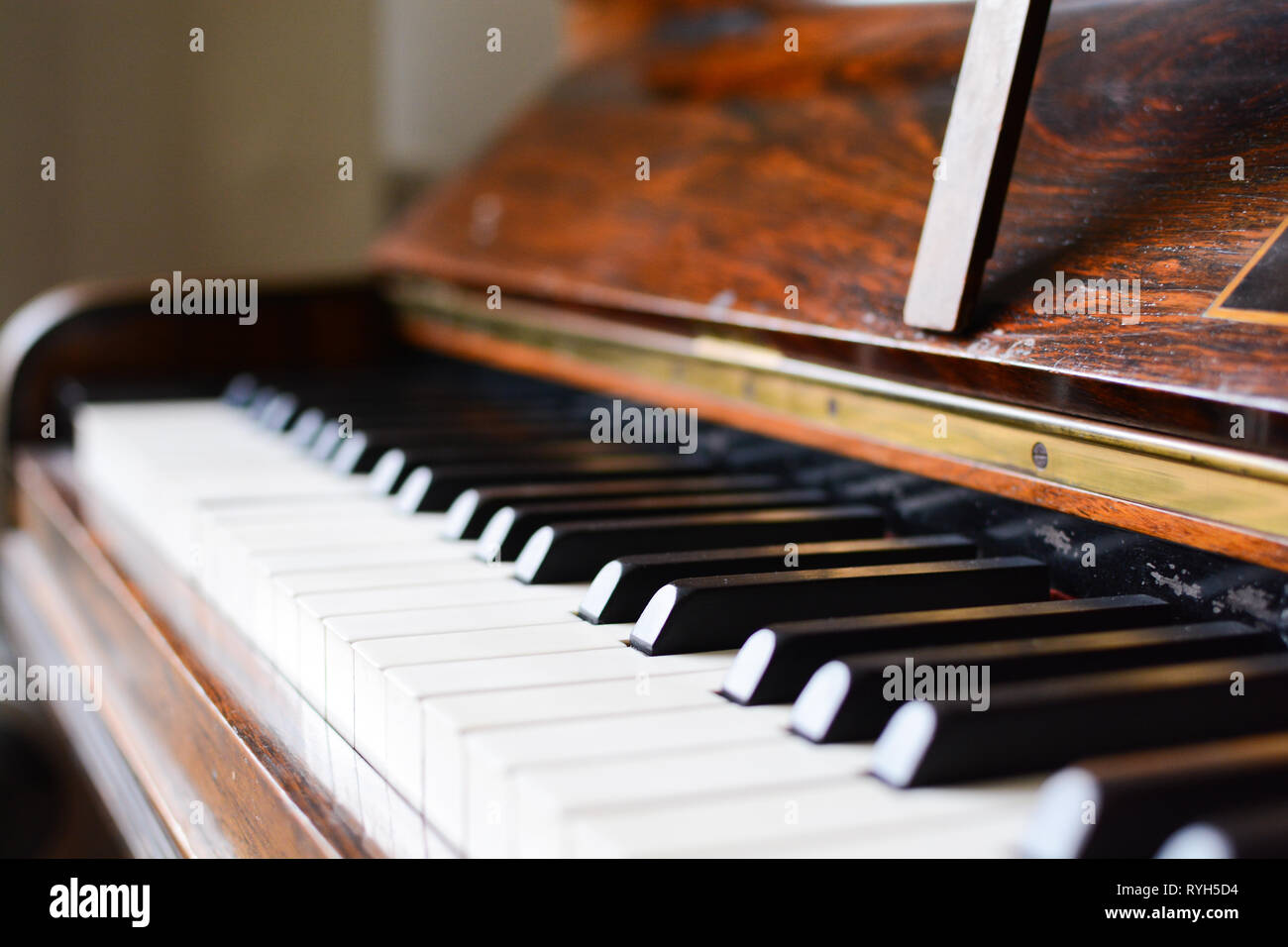 Piano keyboard of a classic wooden piano Stock Photo - Alamy