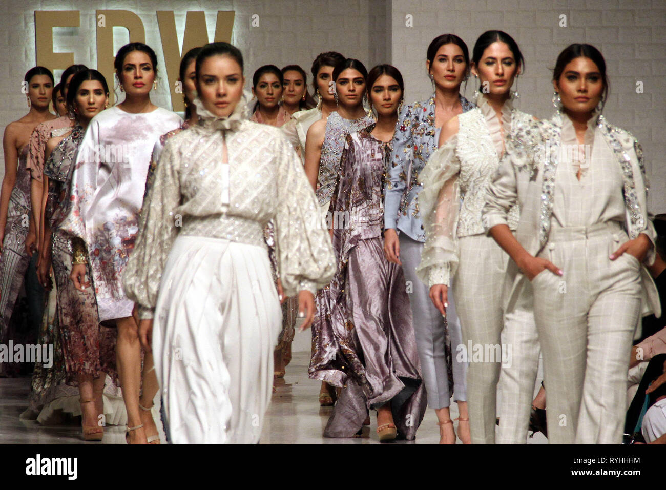 Fashion pakistan hi-res stock photography and images - Alamy