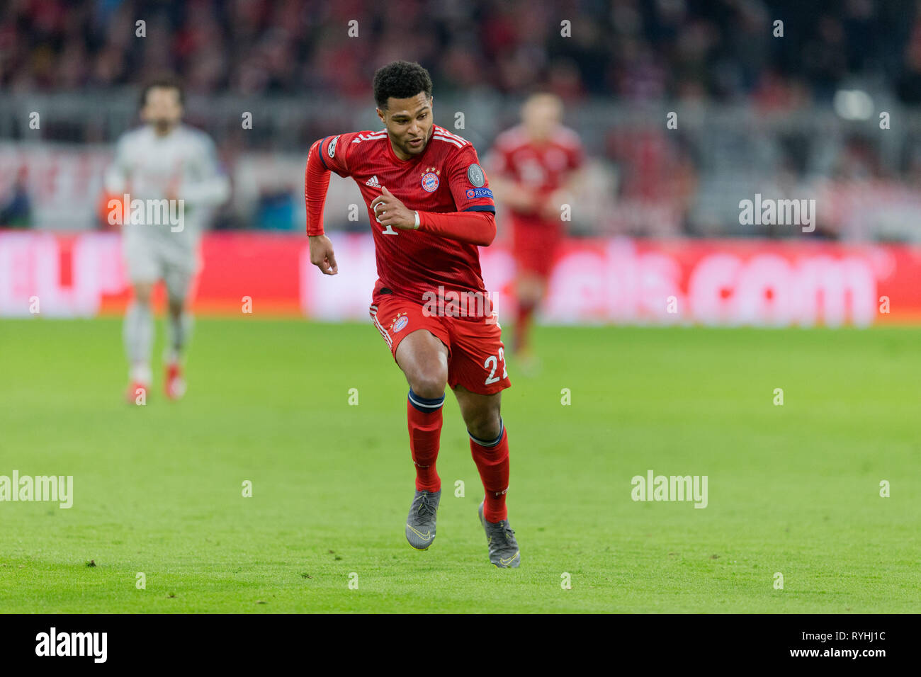 Munich, Deutschland. 13th Mar, 2019. Serge Gnabry (FCB) spurting, Spurt ...