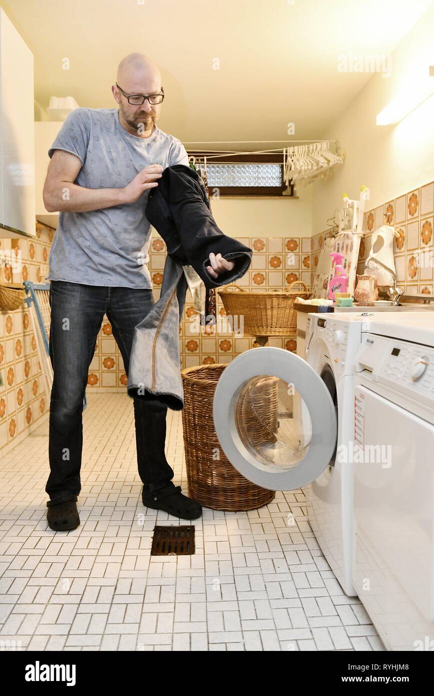 Bad Grund, Germany. 09th Mar, 2019. A man is doing household chore ...