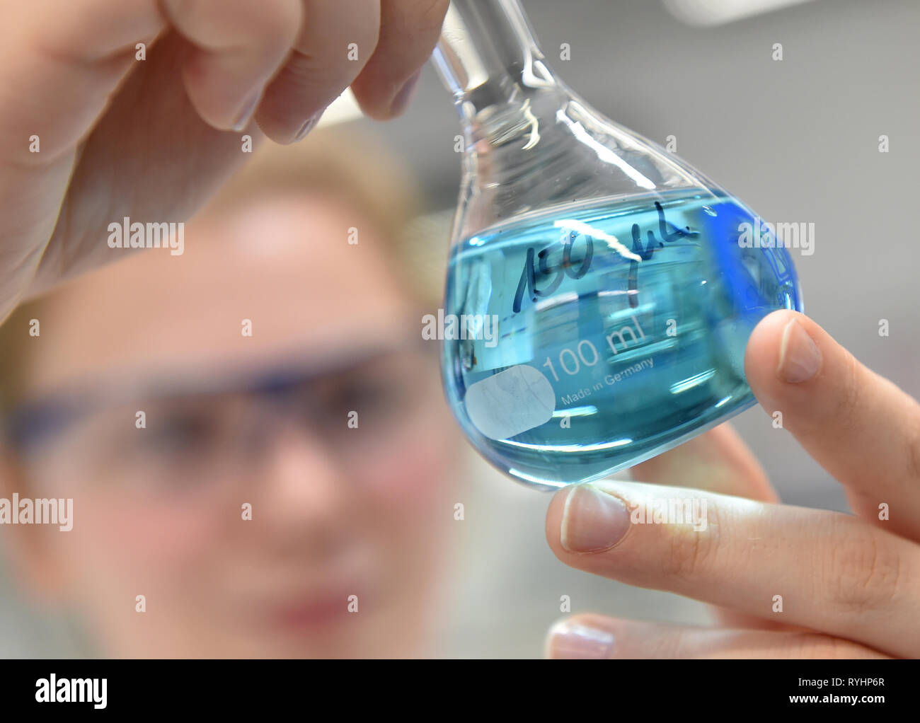 National water quality laboratory hi-res stock photography and images ...