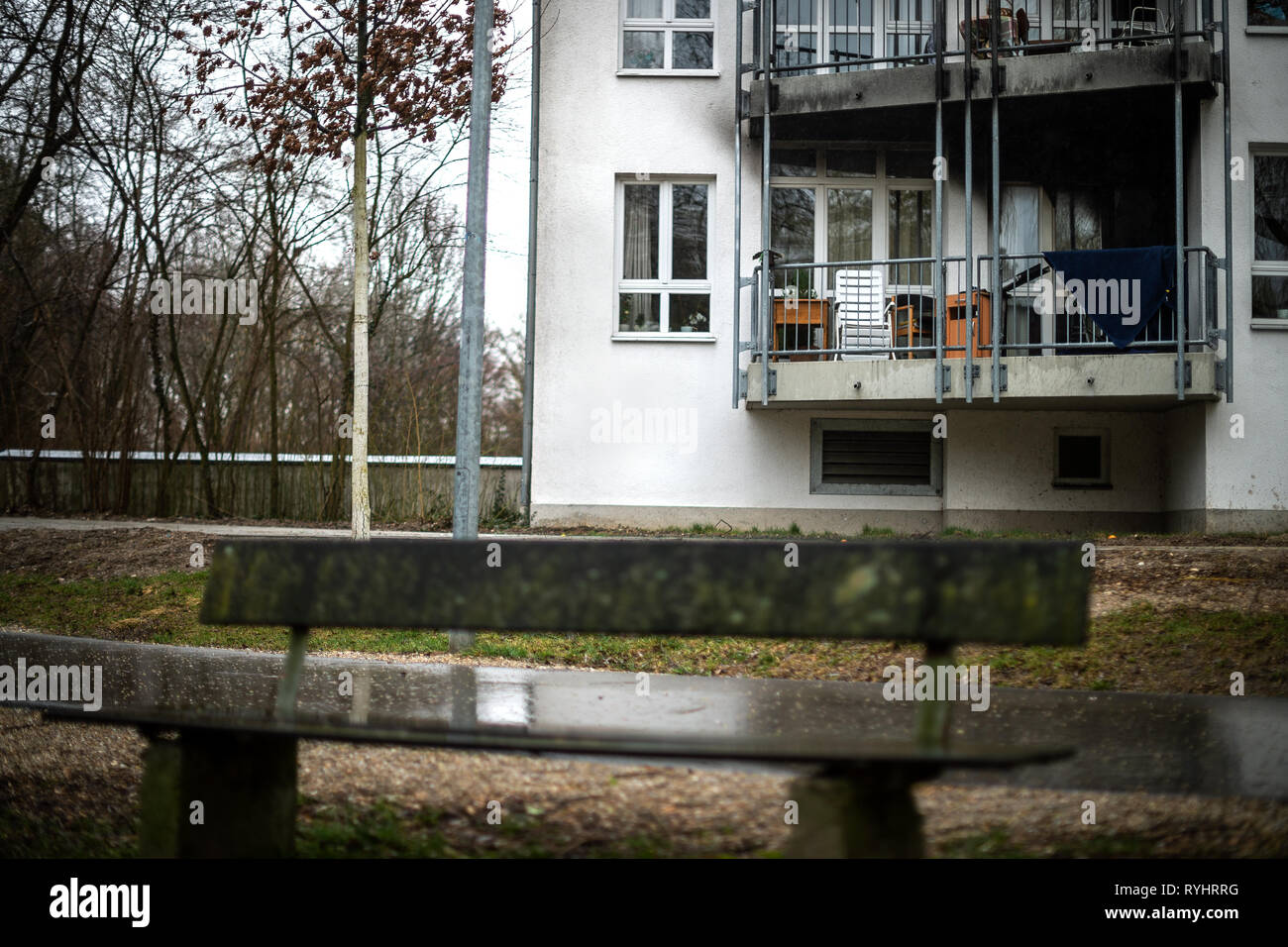 Erding, Germany. 14th Mar, 2019. On the balcony of an old people's home ...