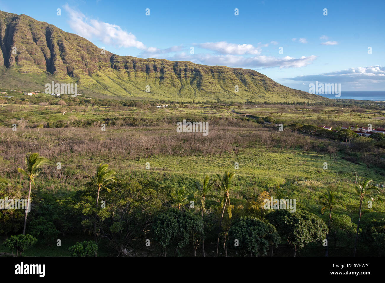 Makaha valley hi-res stock photography and images - Alamy
