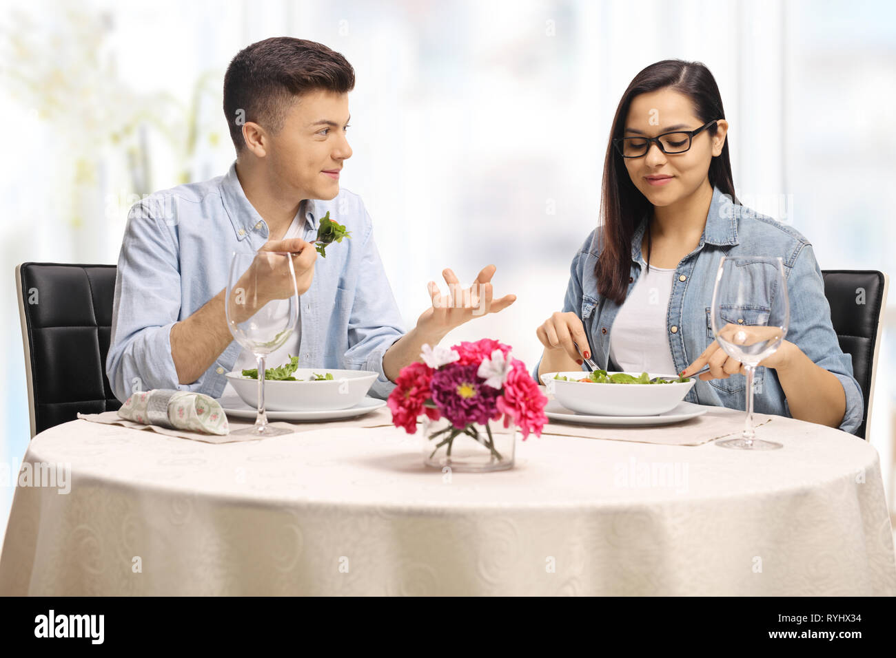 Friendship restaurant hi-res stock photography and images - Alamy