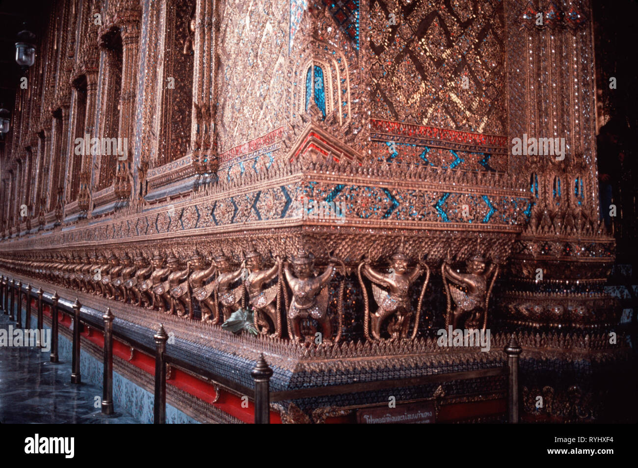 Bankok temple hi-res stock photography and images - Alamy