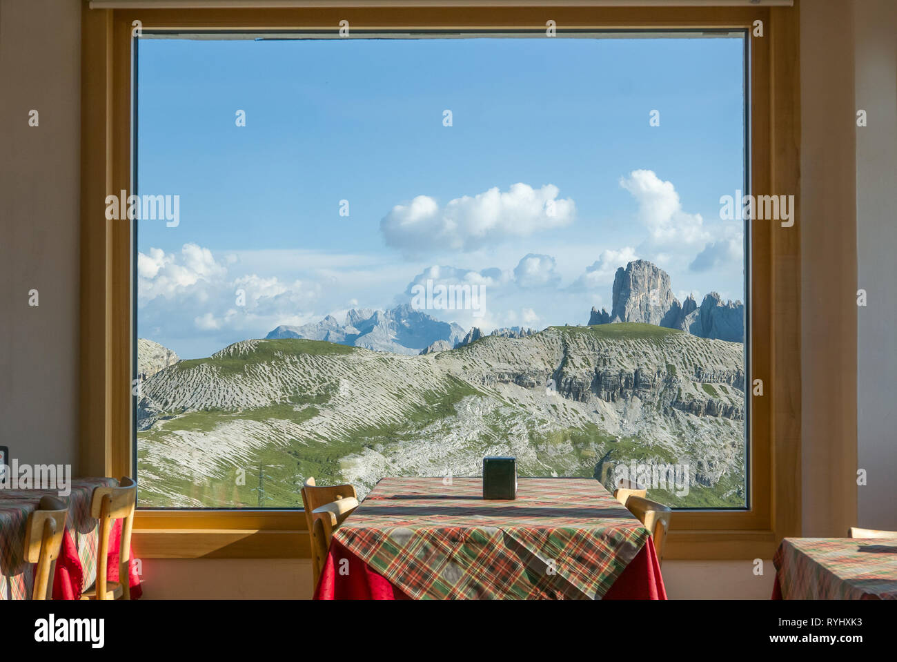 Fancy restaurant interior window hi-res stock photography and images ...