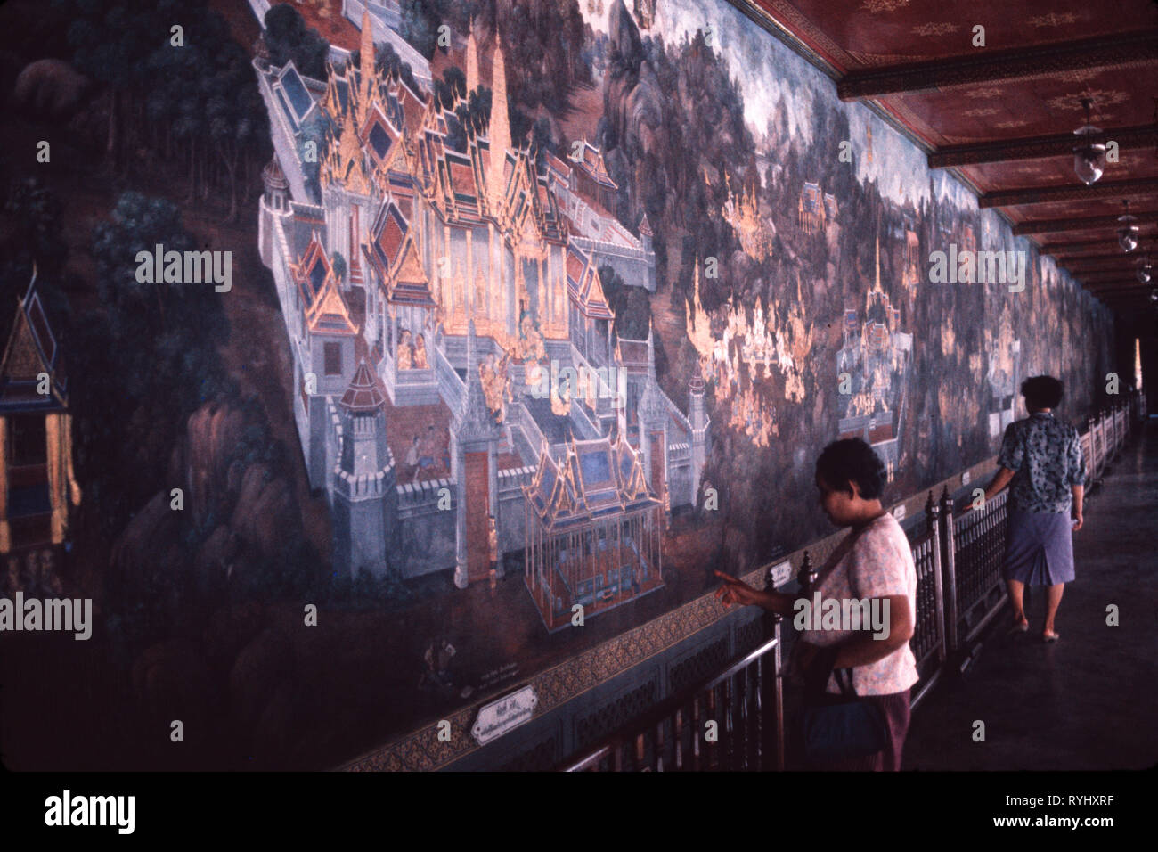 Bankok temple hi-res stock photography and images - Alamy