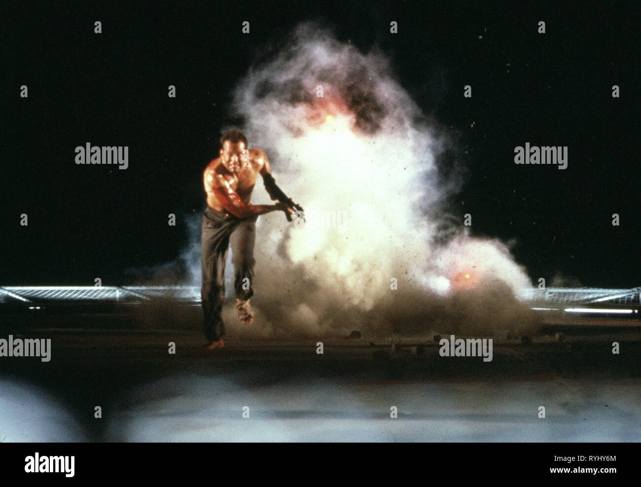 Bruce willis die hard hi-res stock photography and images - Alamy