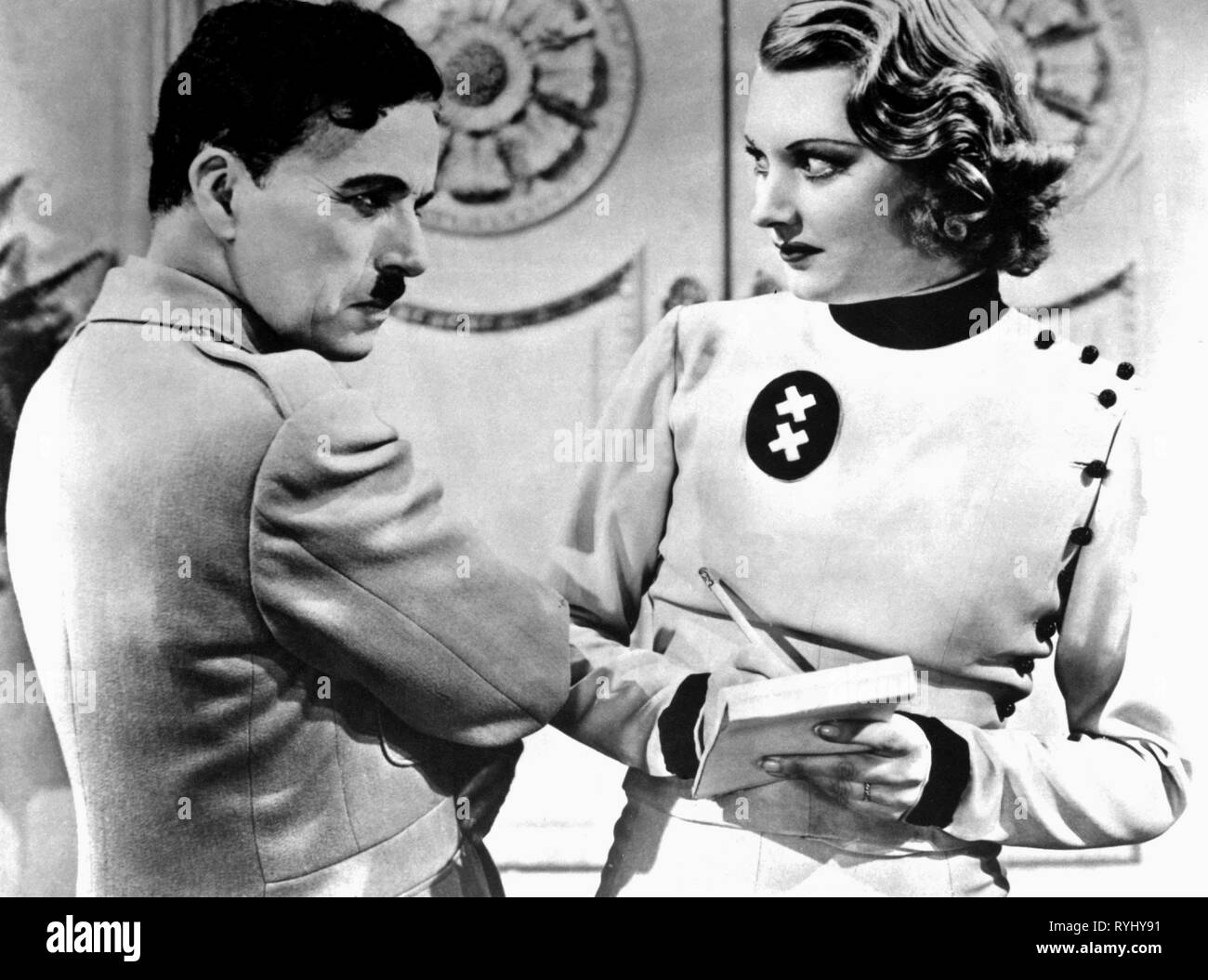 CHARLIE CHAPLIN, PAULETTE GODDARD, THE GREAT DICTATOR, 1940 Stock Photo ...