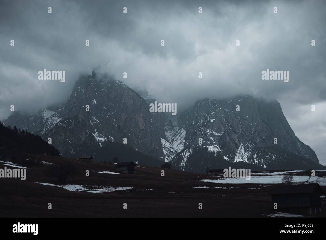 Cloudy alps hi-res stock photography and images - Alamy