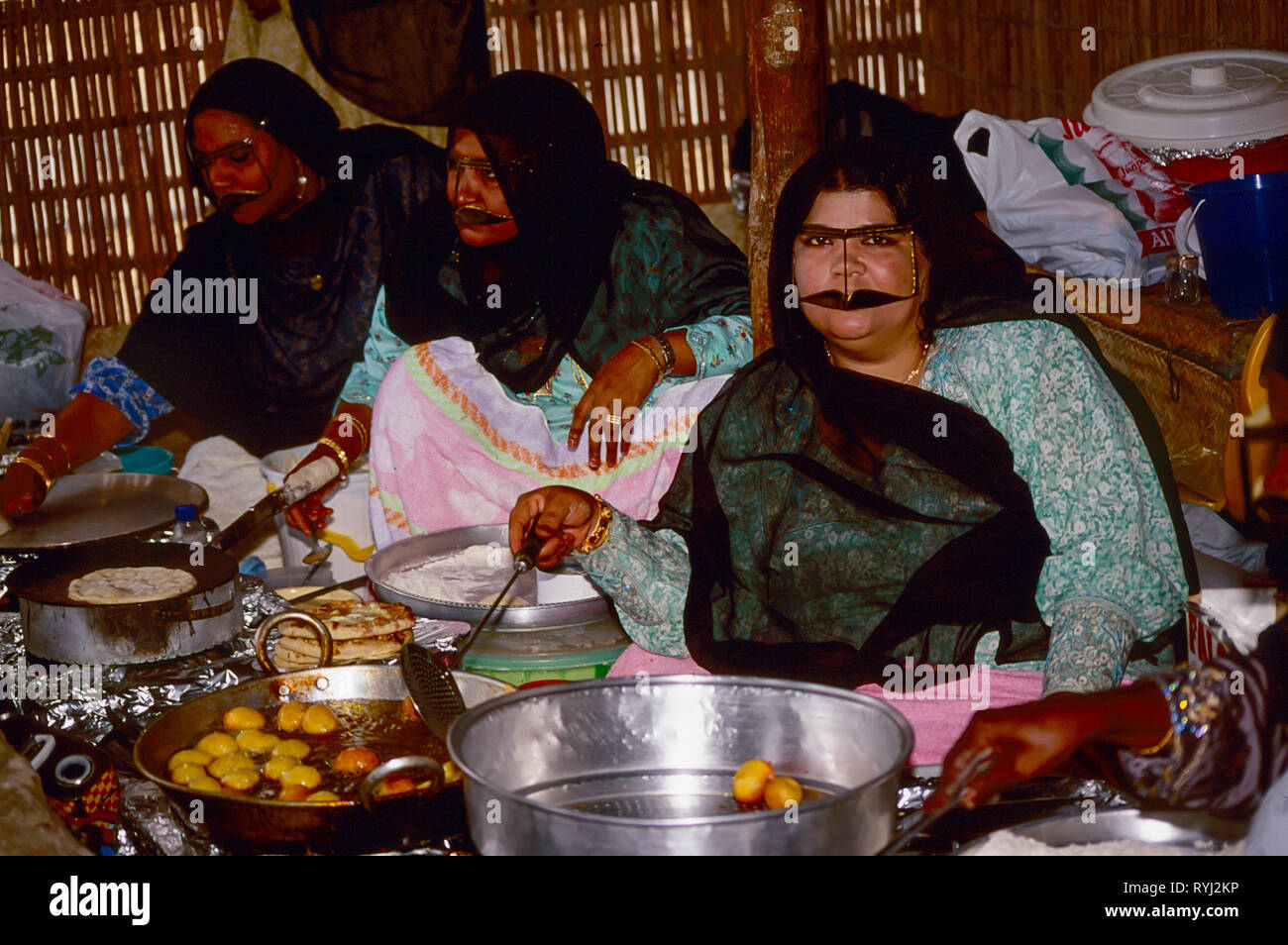 Uae nationals hi-res stock photography and images - Alamy