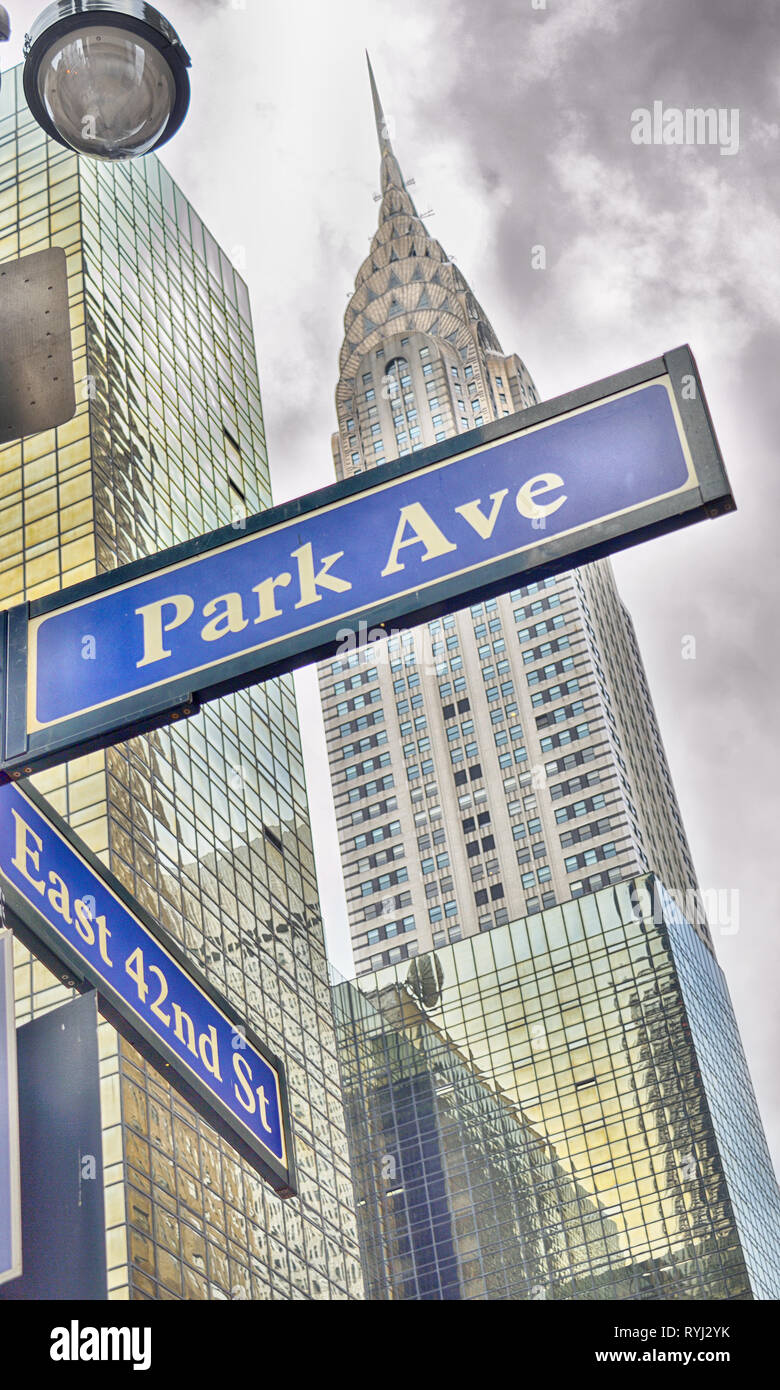 Park Avenue street sign in New York City, USA Stock Photo - Alamy