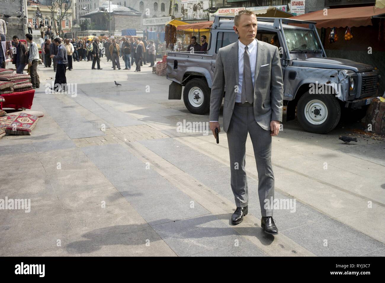 Daniel Craig Skyfall Pictures High Resolution Stock Photography and ...
