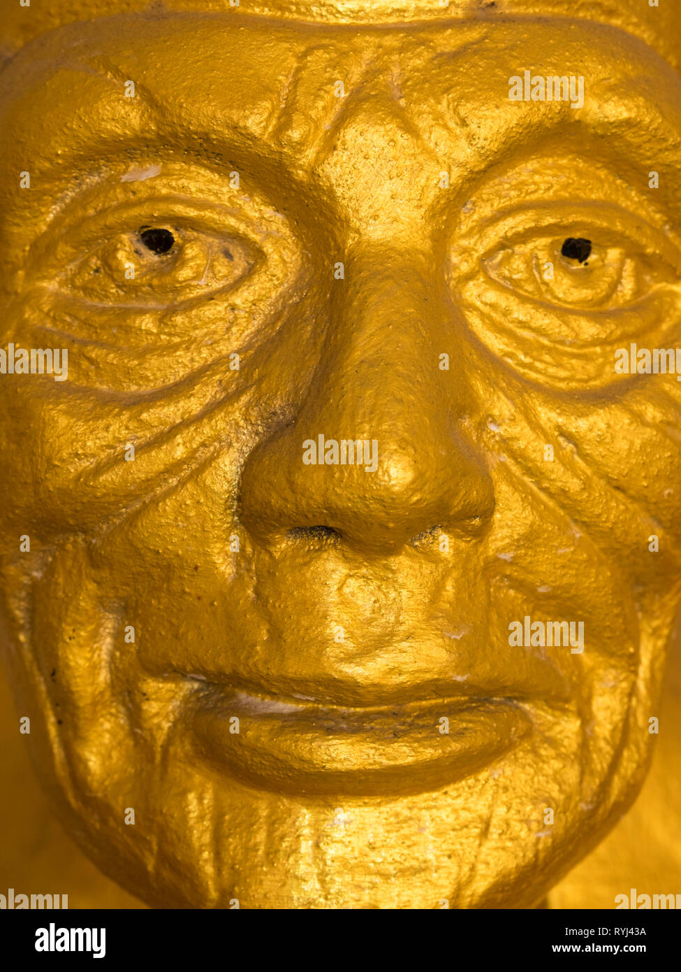 Gold monk sculpture hi-res stock photography and images - Alamy
