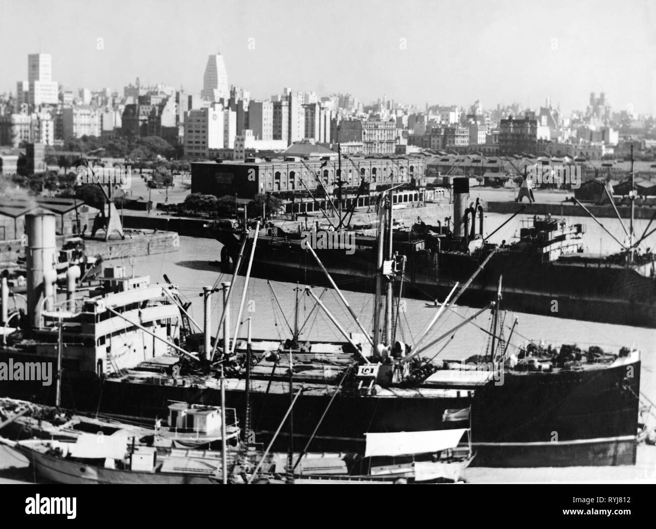 1950's cargo ship buenos aires hi-res stock photography and images - Alamy