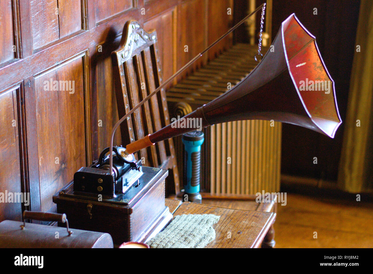 Vintage phonograph hi-res stock photography and images - Alamy