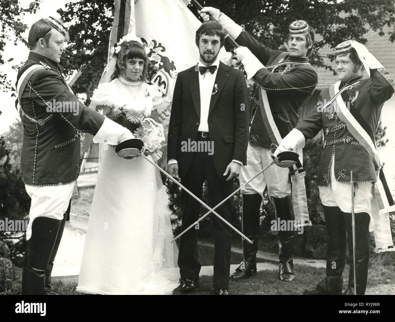 Wedding couple 1970s hi-res stock photography and images - Alamy
