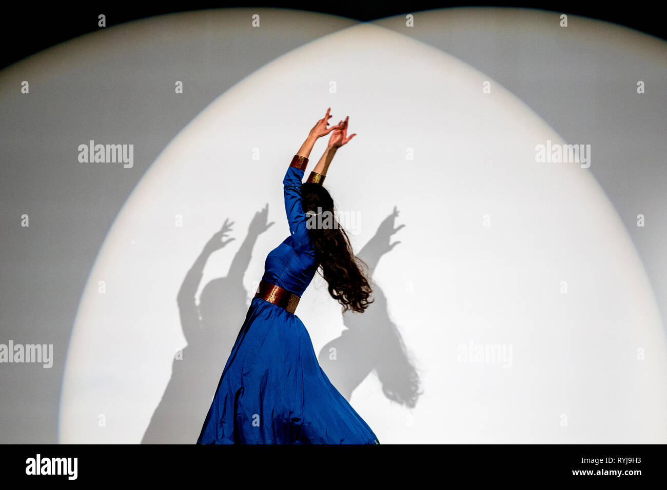 Dancer performing in Paris, France Stock Photo - Alamy