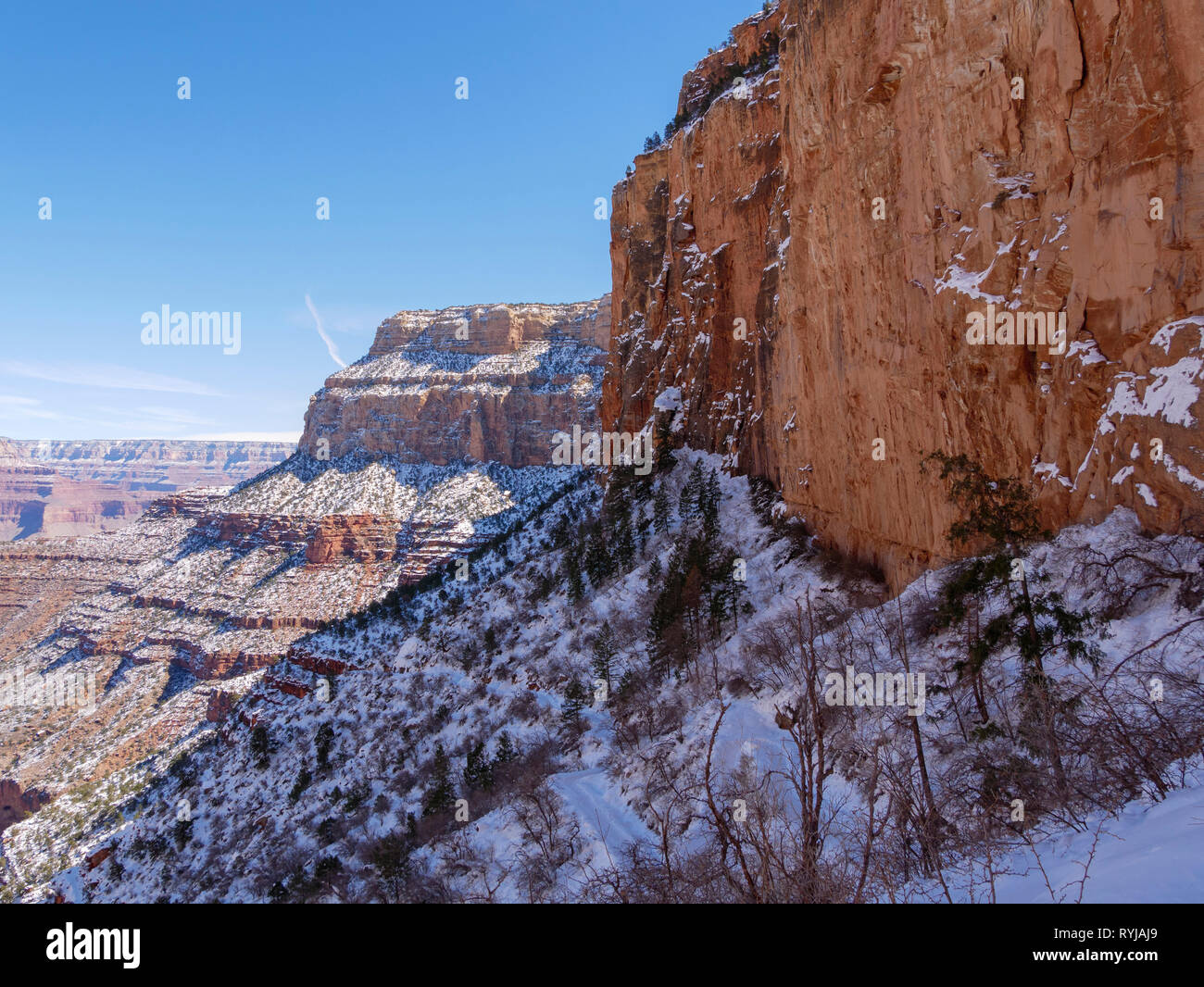 Back view angel hi-res stock photography and images - Alamy