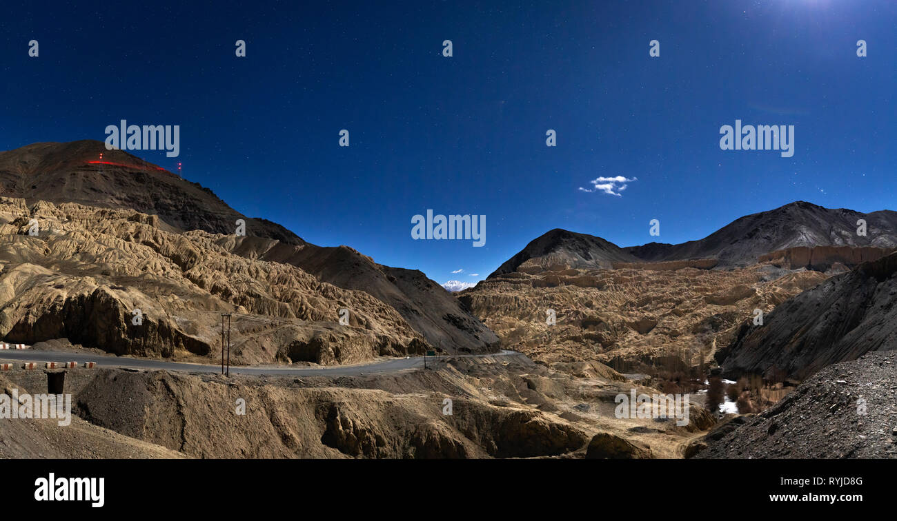 Night desert landscape hi-res stock photography and images - Alamy