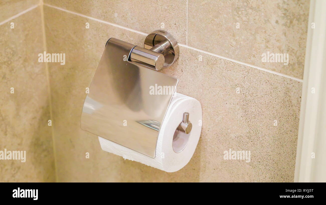Toilet roll wall building feature hi-res stock photography and images ...