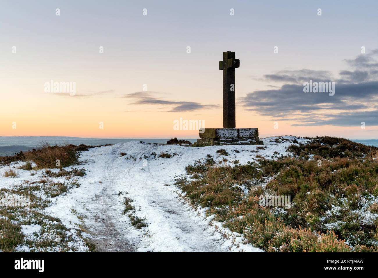Cross with sunrise hi-res stock photography and images - Alamy