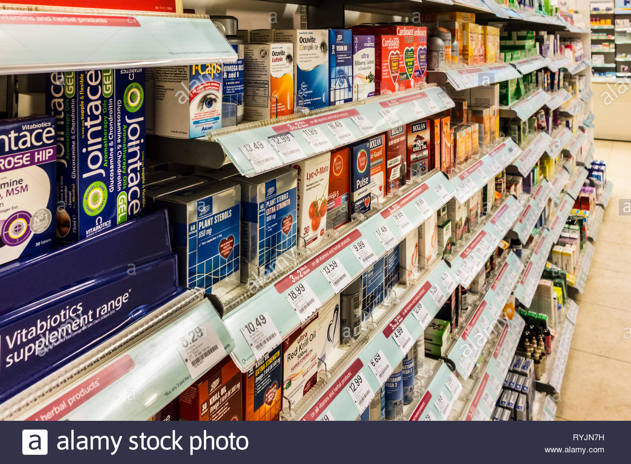 Shelf Of Vitamins Stock Photos & Shelf Of Vitamins Stock Images - Alamy