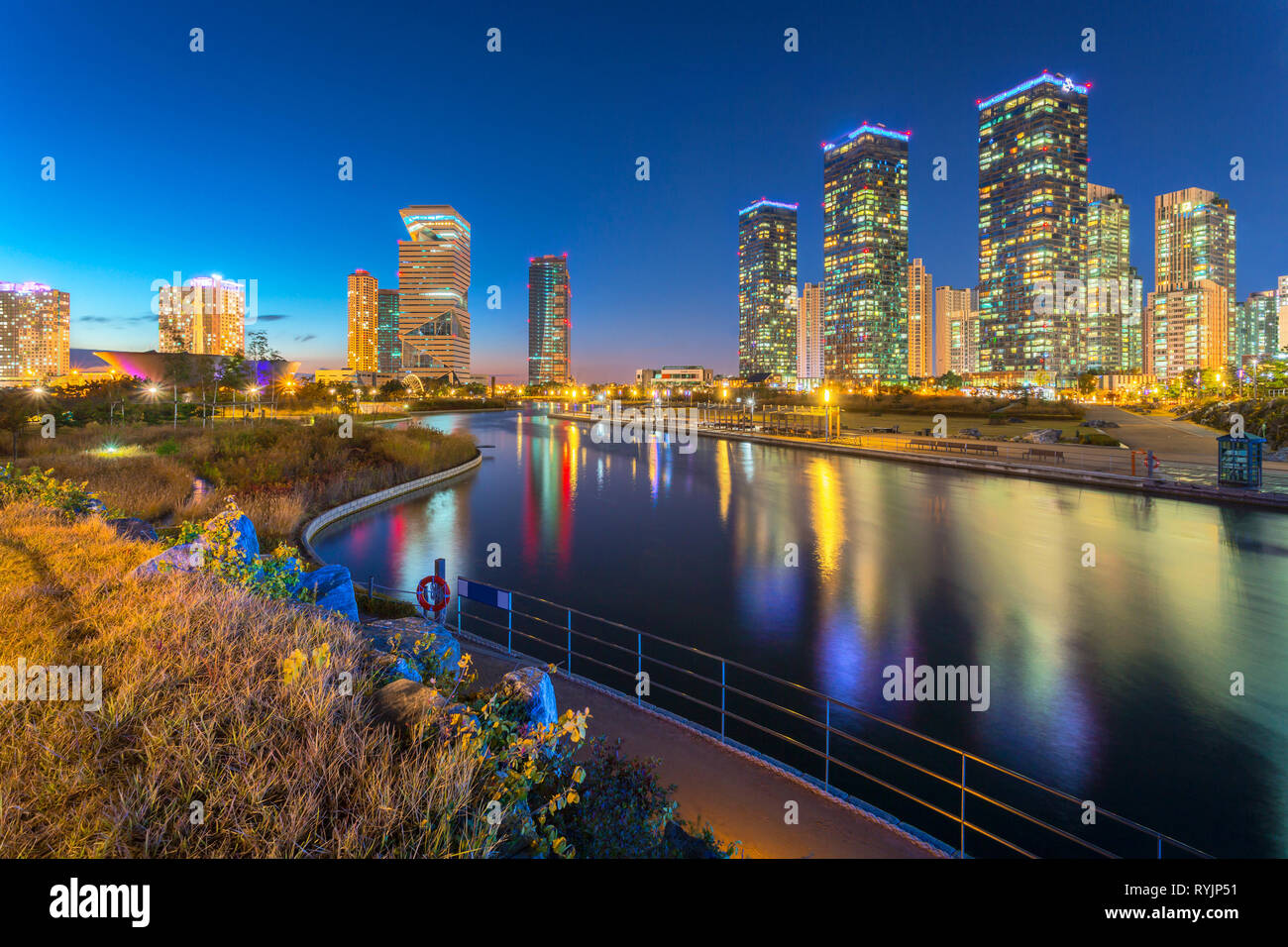 Seoul city with Beautiful at night, Central park in Songdo ...