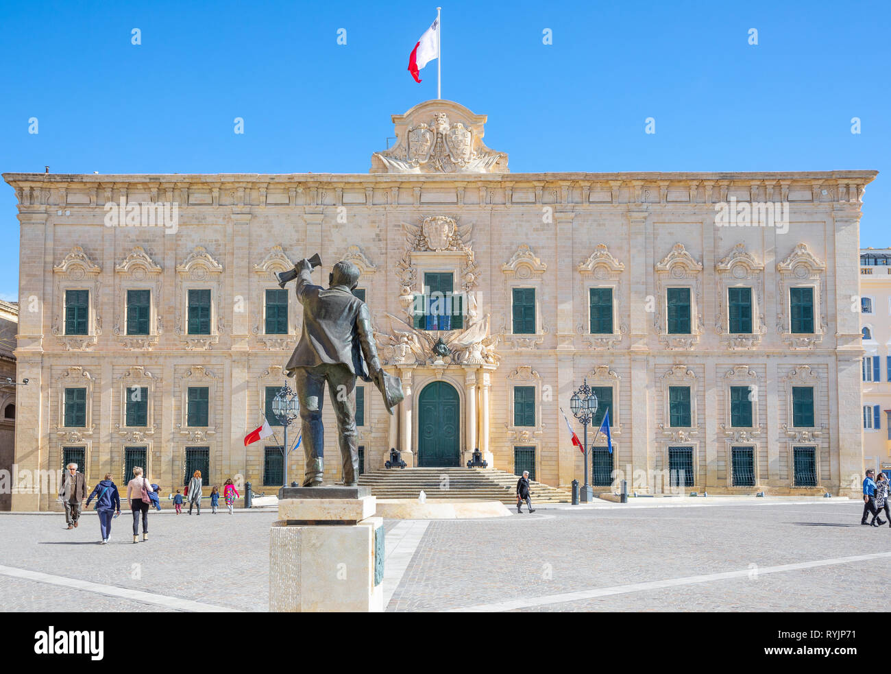 Statue Valletta Malta High Resolution Stock Photography and Images - Alamy