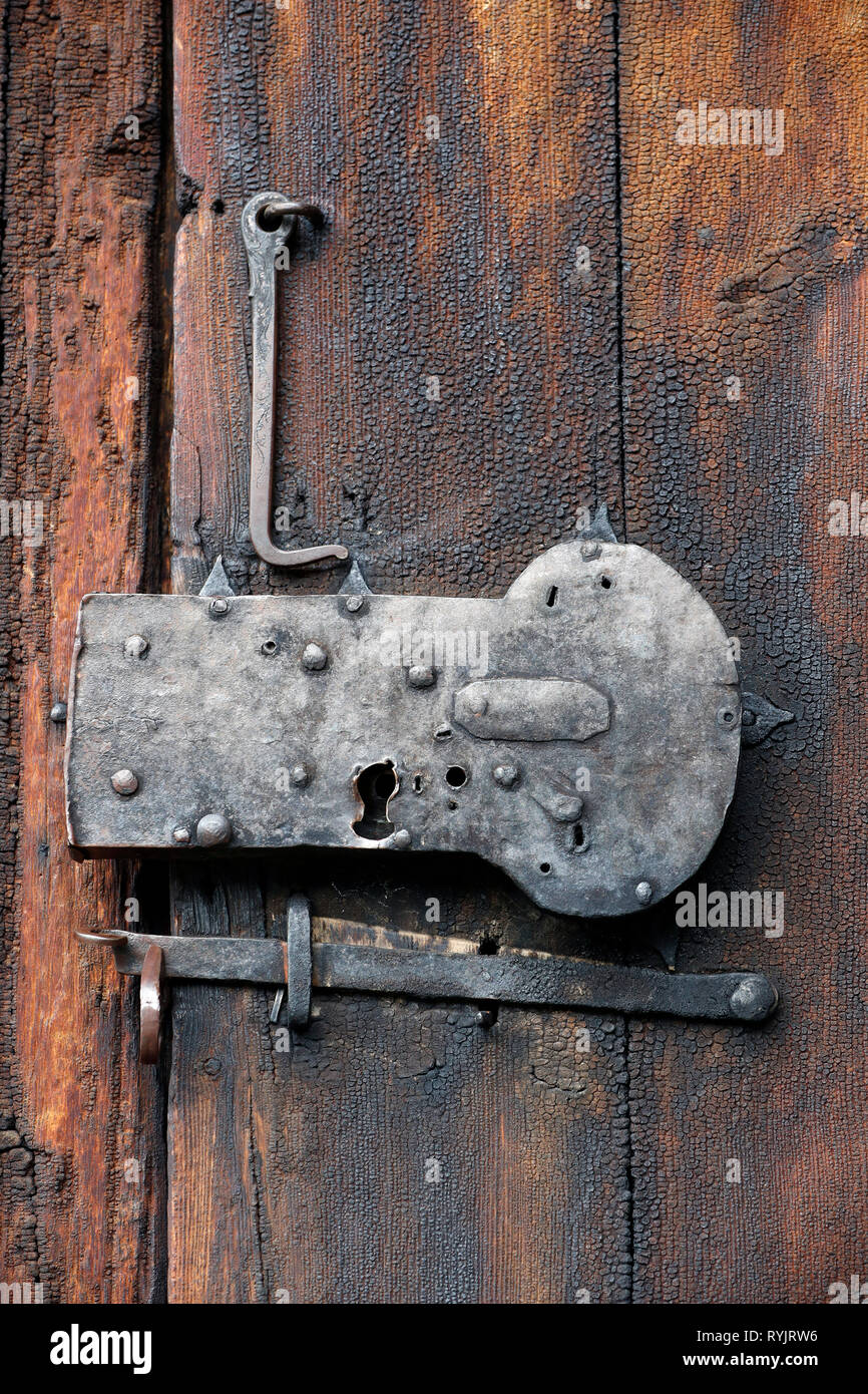 Ancient door lock hi-res stock photography and images - Alamy