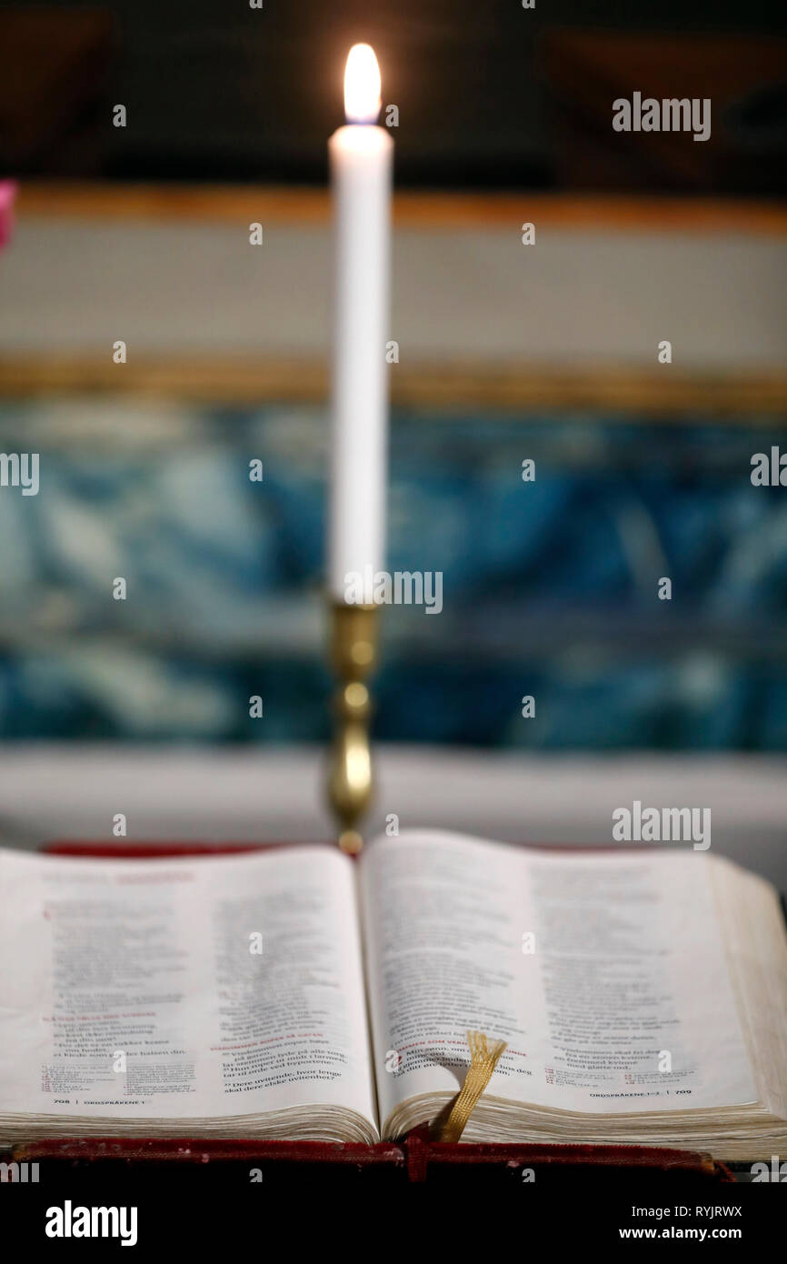 Open bible and candle hi-res stock photography and images - Alamy