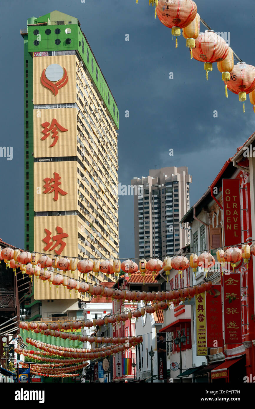 Red building singapore hi-res stock photography and images - Alamy