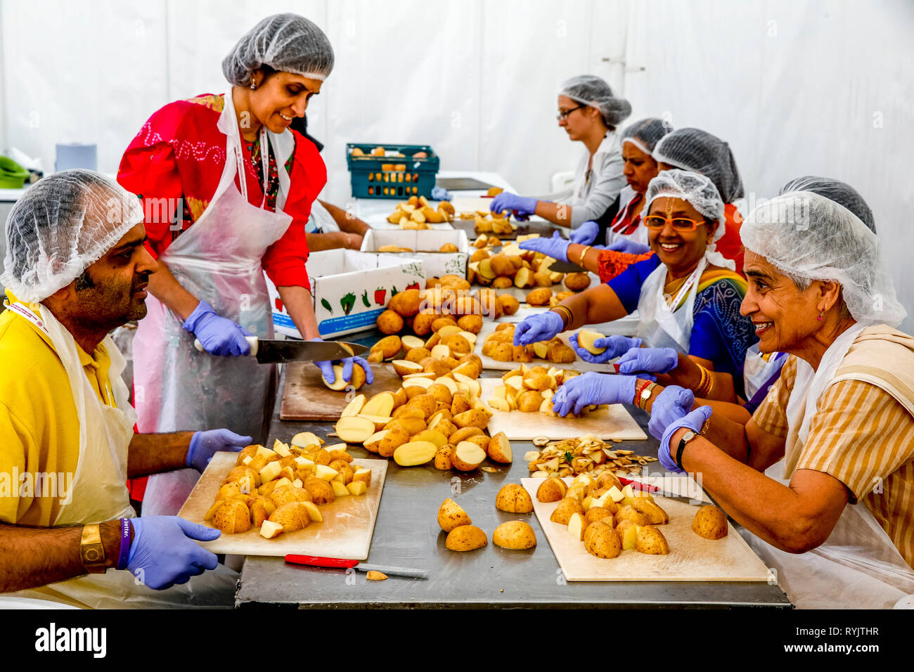 Hindu food hi-res stock photography and images - Alamy