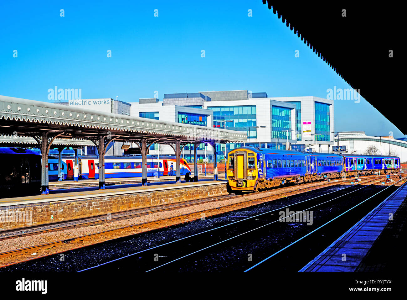 Sheffield Railway Station, Sheffield, England Stock Photo - Alamy