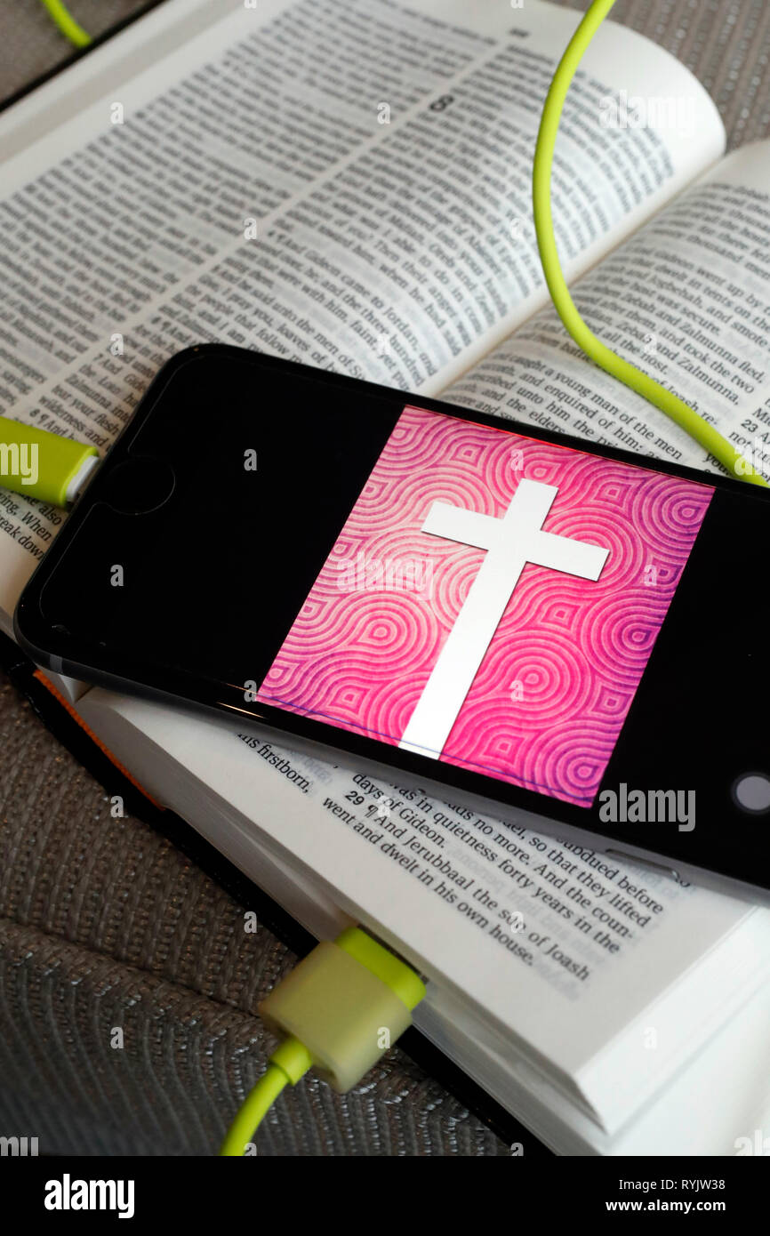 Paper Bible and digital Bible app on smartphone Stock Photo - Alamy