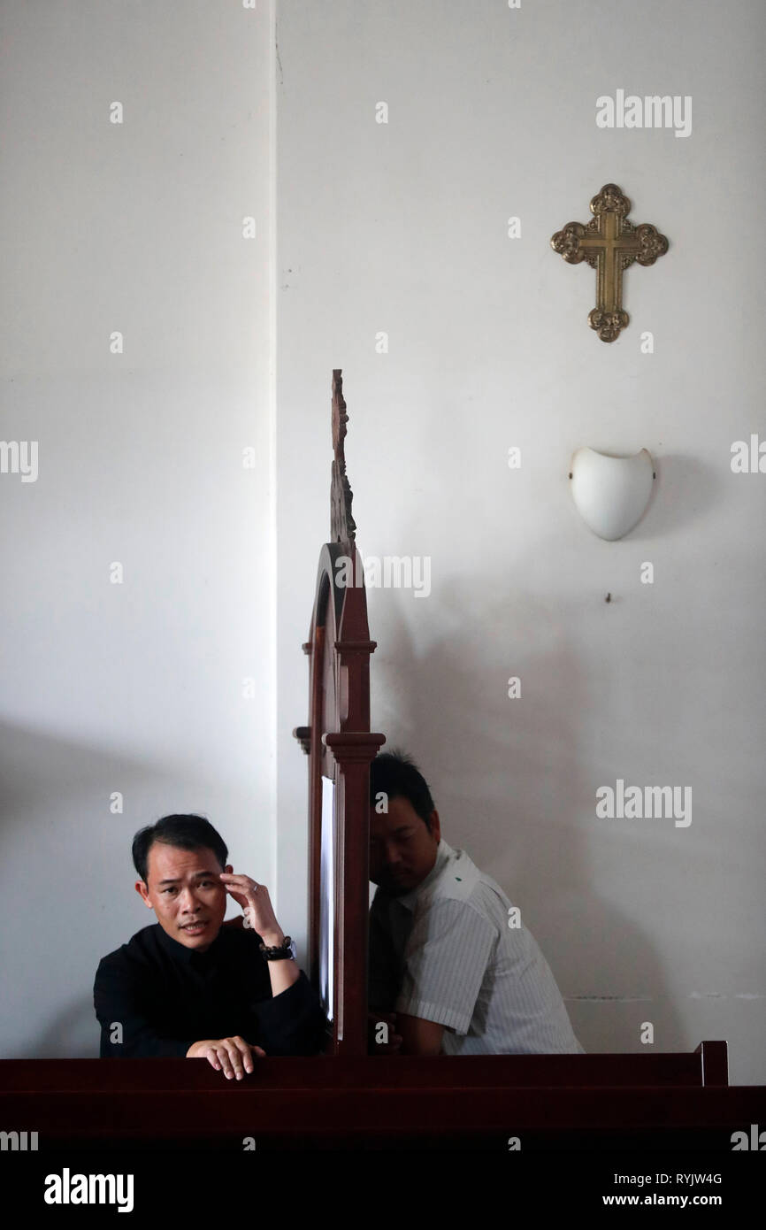 Confessional of a church hi-res stock photography and images - Alamy