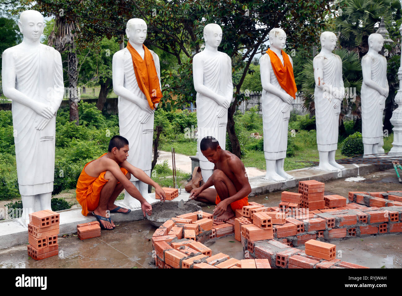 Buddhist monks building temple hi-res stock photography and images - Alamy