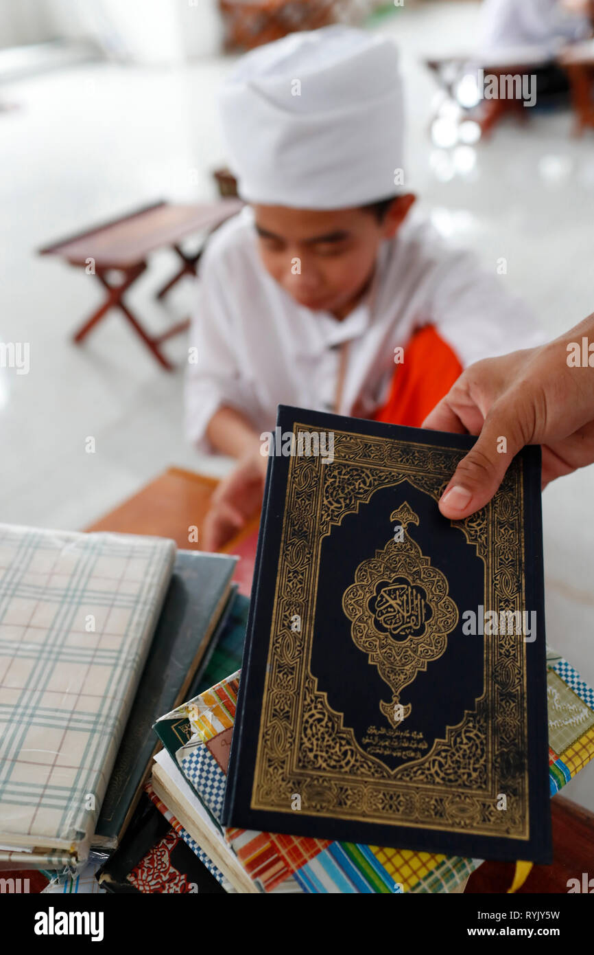 Quran book study school hi-res stock photography and images - Alamy