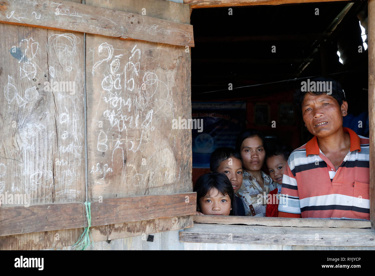 Poor family hi-res stock photography and images - Alamy