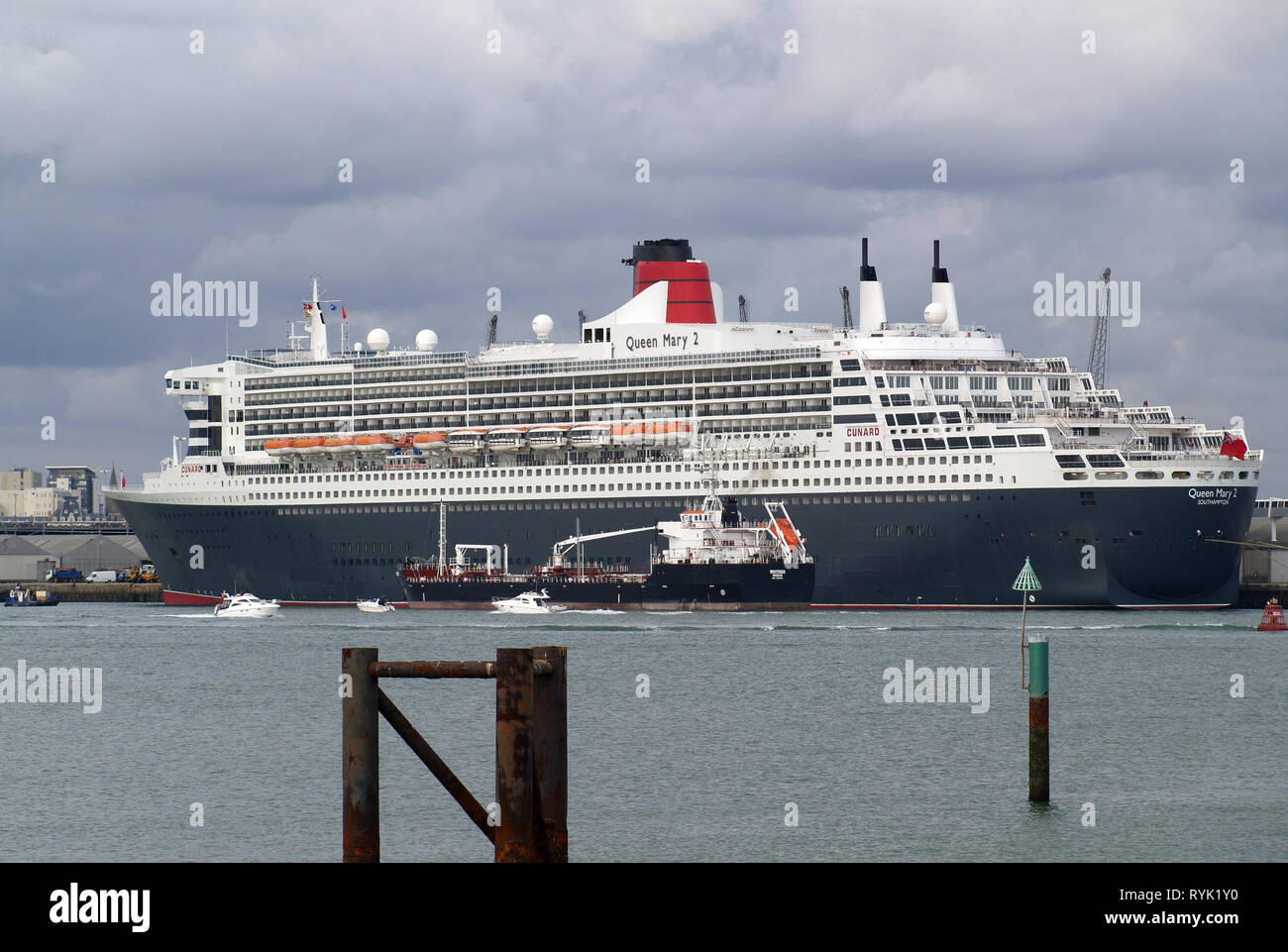 Rms queen mary passengers hi-res stock photography and images - Alamy