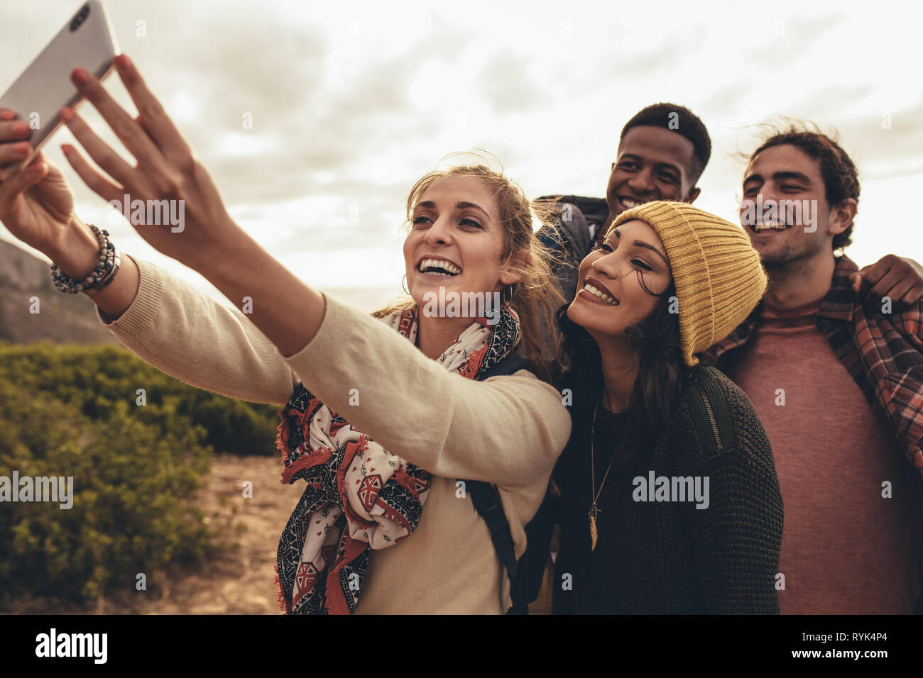Meet new friends hi-res stock photography and images - Alamy