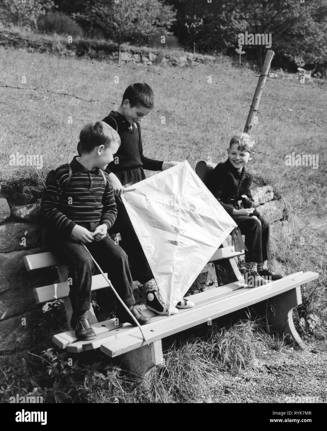 1950s group school kids boys hi-res stock photography and images - Alamy