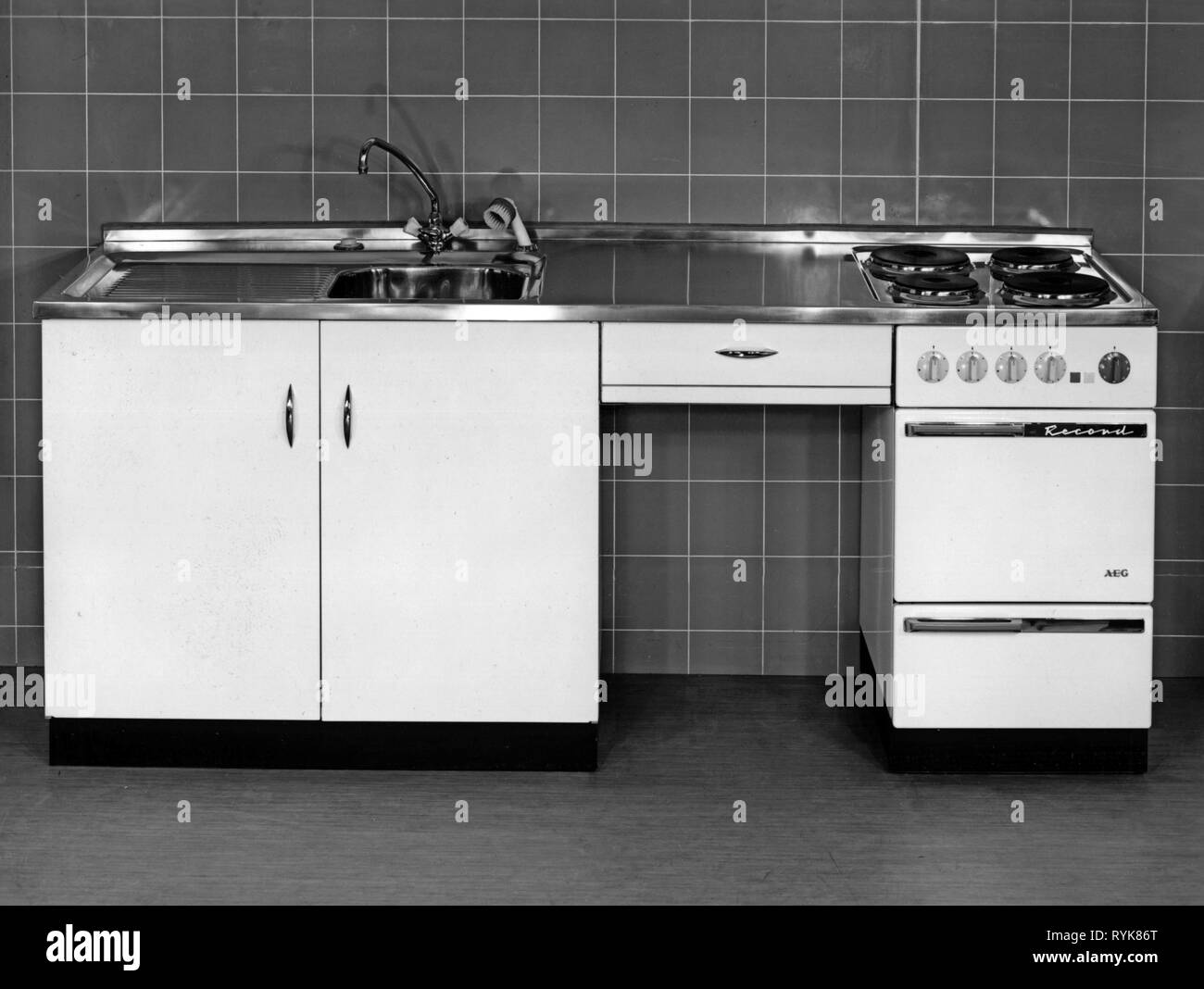 1960s kitchen sink hi-res stock photography and images - Alamy